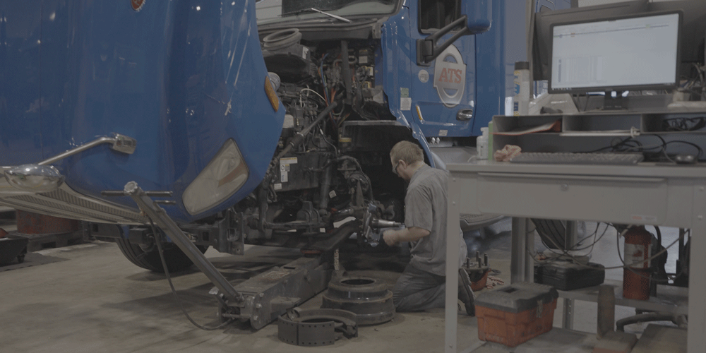 Comparing Diesel Mechanic Salary and Benefits Packages