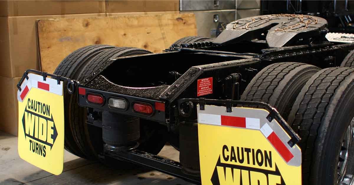 Working for a Dealership vs. a Fleet as a Diesel Mechanic (Pros and Cons)