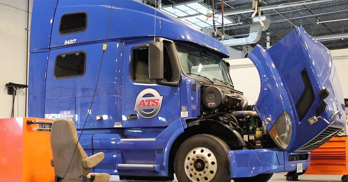 Working for a Dealership vs. a Fleet as a Diesel Mechanic (Pros and Cons)