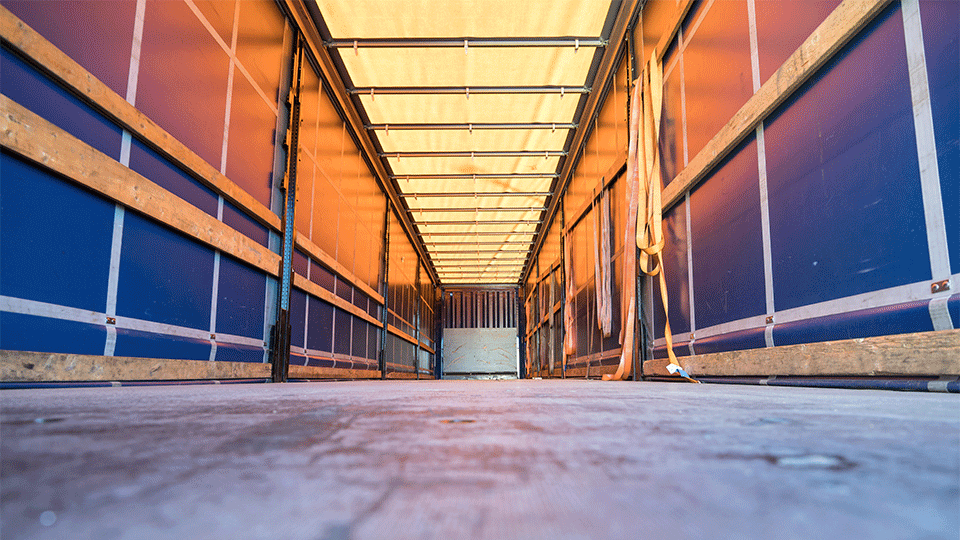 What is a Curtainside Trailer? [Definition, Pros and Cons of Using One]