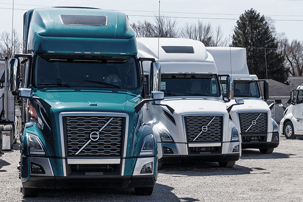 Top 15 Flatbed Trucking Companies in 2023 (& How to Choose)