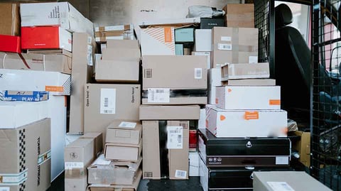 Floor-Loaded vs. Palletized Freight: A Pros and Cons Comparison