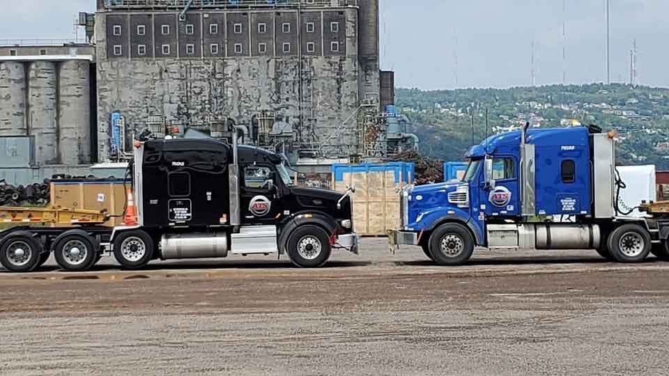 Private Fleet vs. Outsourced Trucking Services: A Head-to-Head Comparison