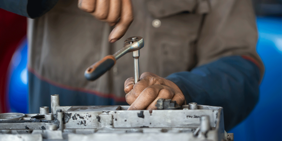 How to Become a Diesel Mechanic: College vs. On-the-Job Training [Pros ...