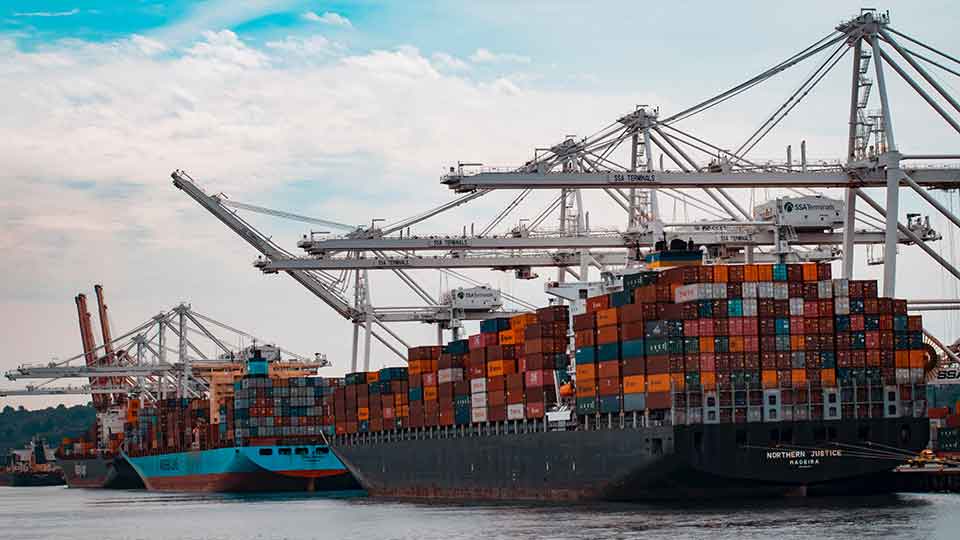 What Is Ship Chartering? (How and When to Use International Vessel ...